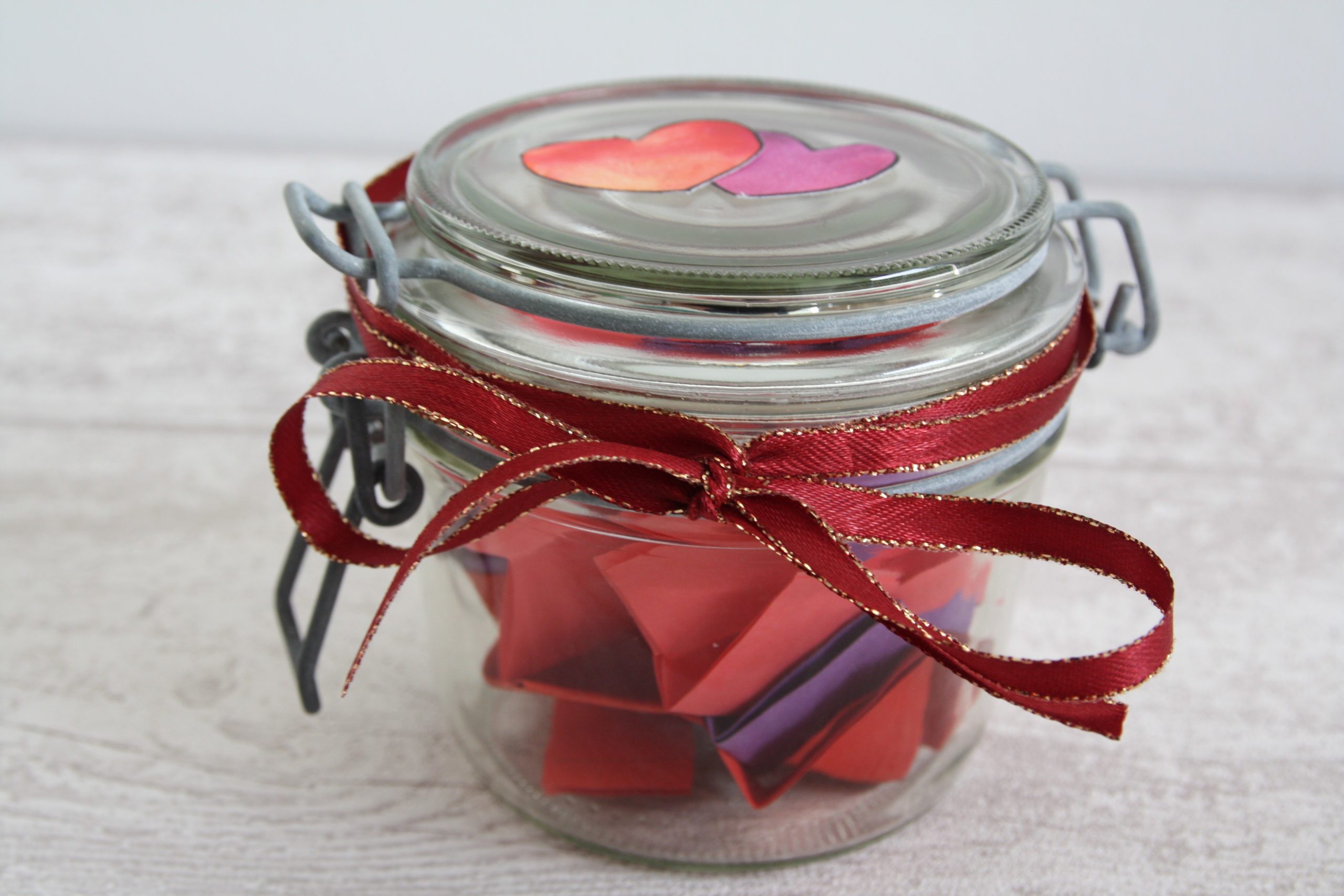 Liebe im Glas! Das perfekte Valentinstag-Geschenk – Anleitung - DIY-Family