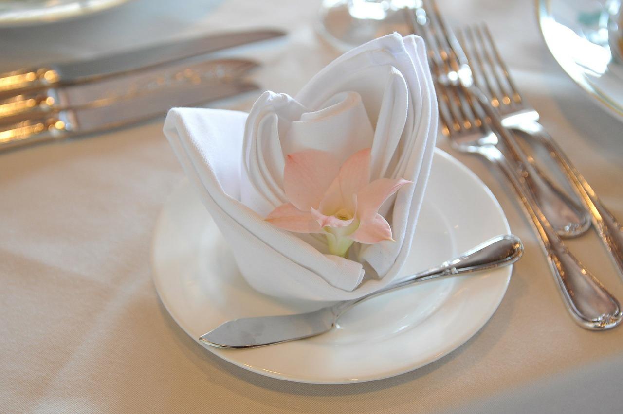 Weightless Beauty: Original Napkin Decorations - Diy-Family EN
