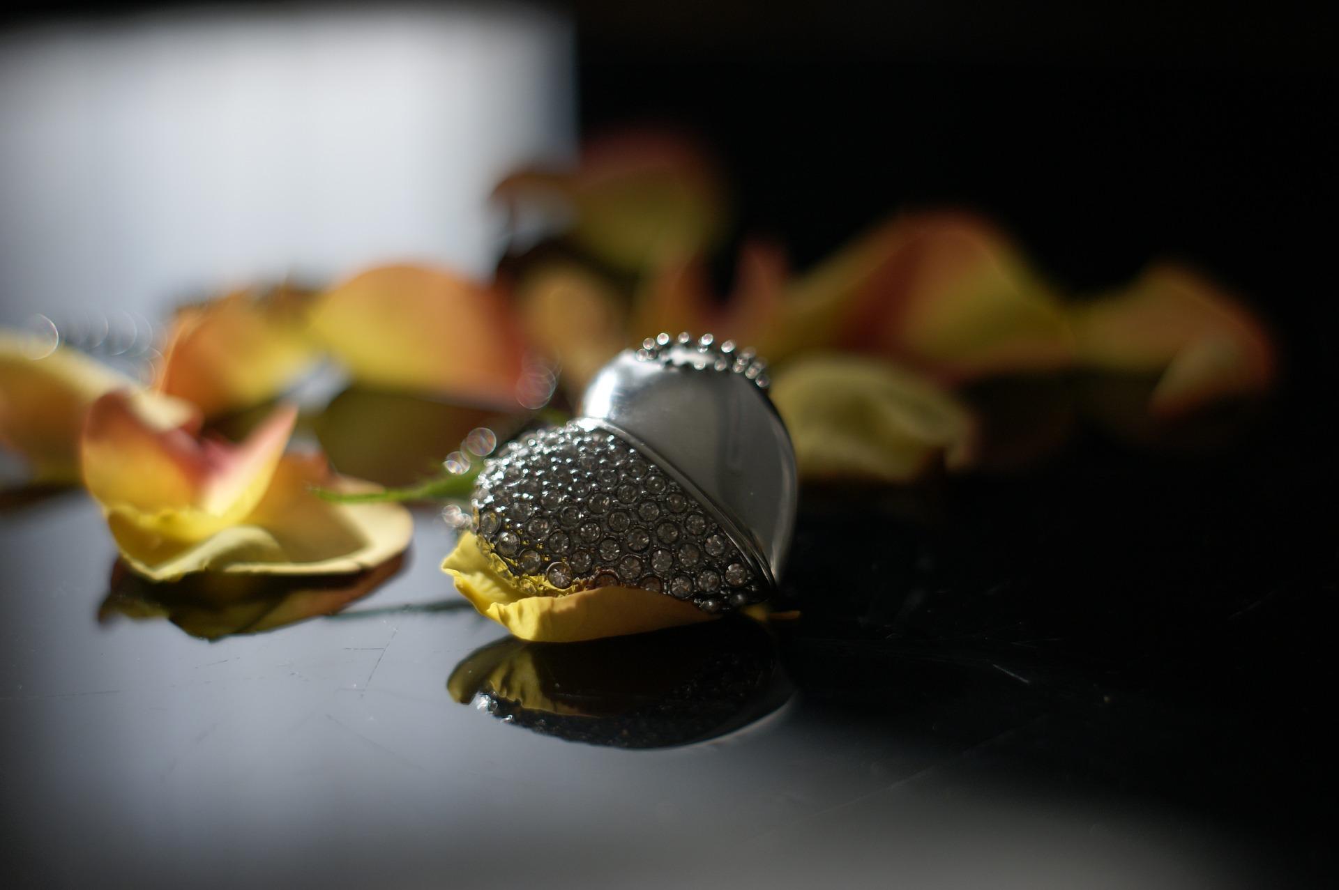 Stylish little thing: the most beautiful handmade brooches - Diy-Family EN